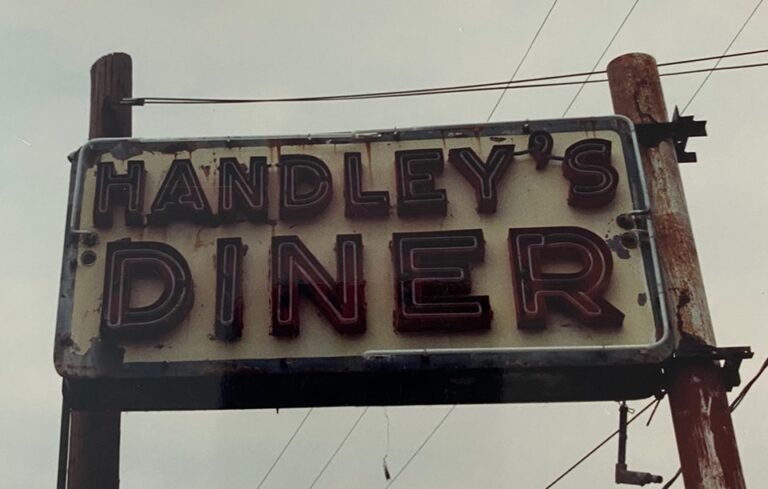 Classic American Diner Miami Beach | Best Seafood Restaurant