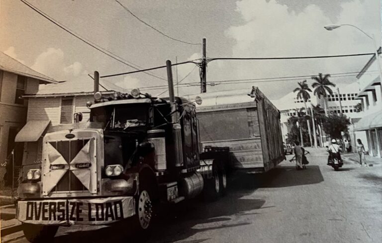 Classic American Diner Miami Beach | Best Seafood Restaurant