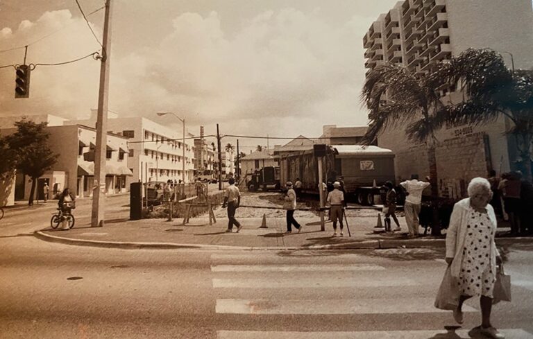 Classic American Diner Miami Beach | Best Seafood Restaurant